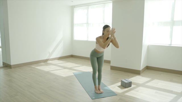 Vinyasa Sun Salutation Tutorial – Manduka